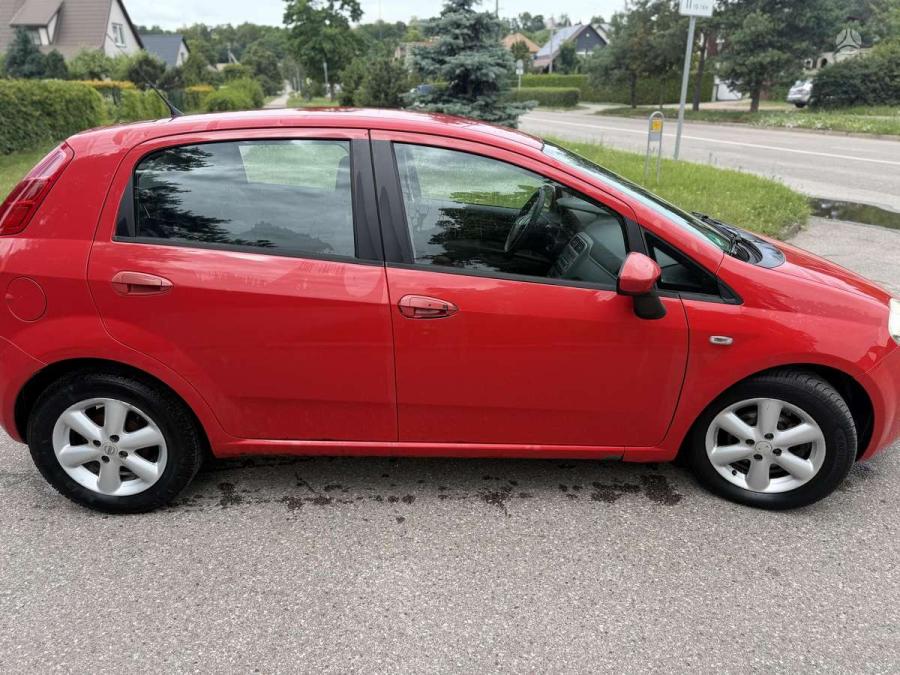 Red Fiat Punto 2009 in Kaunas, with an engine capacity of 1.25 L and mileage of 255 thousand km for 999 €, photo 7 on AUTOMOTO.COM.LV
