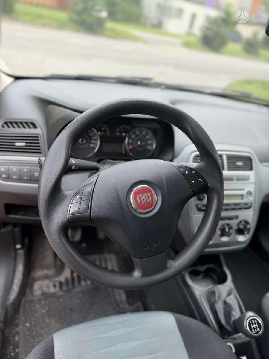 Red Fiat Punto 2009 in Kaunas, with an engine capacity of 1.25 L and mileage of 255 thousand km for 999 €, photo 22 on AUTOMOTO.COM.LV
