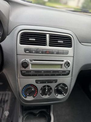 Red Fiat Punto 2009 in Kaunas, with an engine capacity of 1.25 L and mileage of 255 thousand km for 999 €, photo 24 on AUTOMOTO.COM.LV