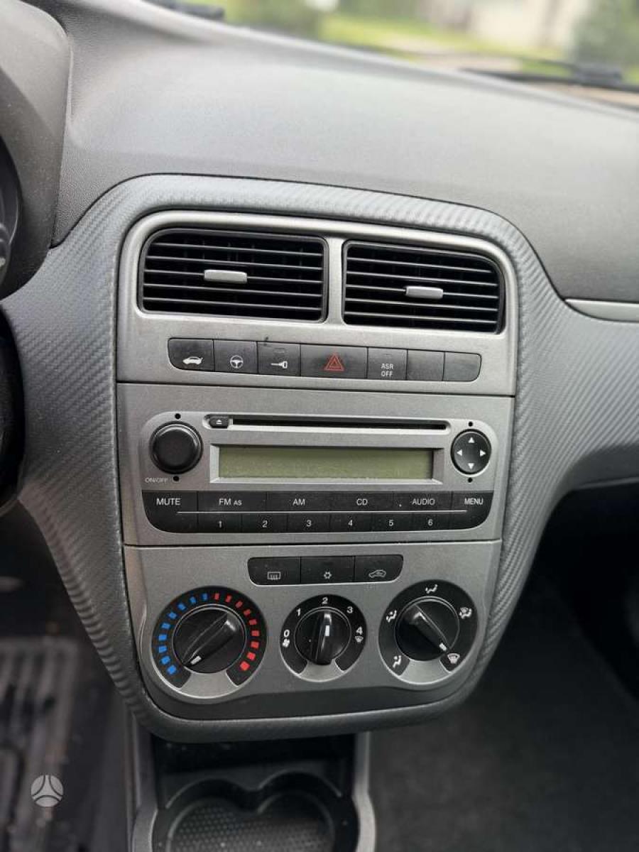 Red Fiat Punto 2009 in Kaunas, with an engine capacity of 1.25 L and mileage of 255 thousand km for 999 €, photo 24 on AUTOMOTO.COM.LV
