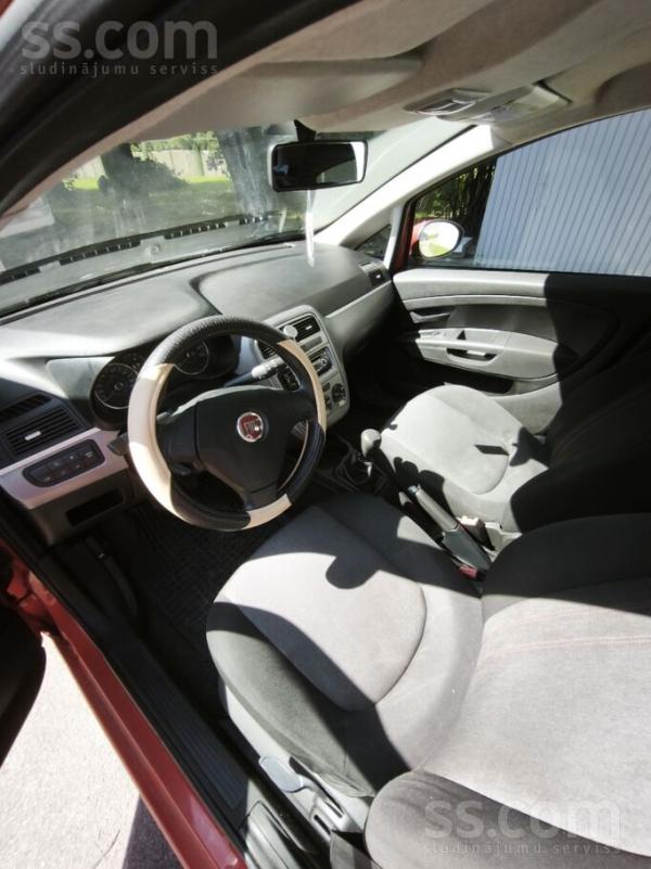Red Fiat Punto 2012 in Riga, with an engine capacity of 1.30 L and mileage of 220 thousand km for 1600 €, photo 4 on AUTOMOTO.COM.LV