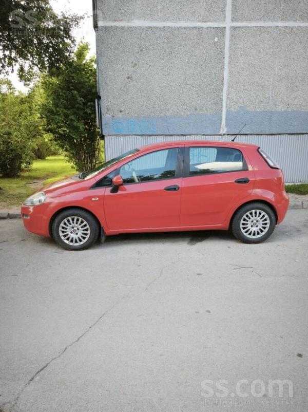 Sarkans Fiat Punto 2012 Rīga, ar dzinēja tilpumu 1.30 L un nobraukumu 220 tūkst. km par 1600 €, foto 2 vietnē AUTOMOTO.COM.LV