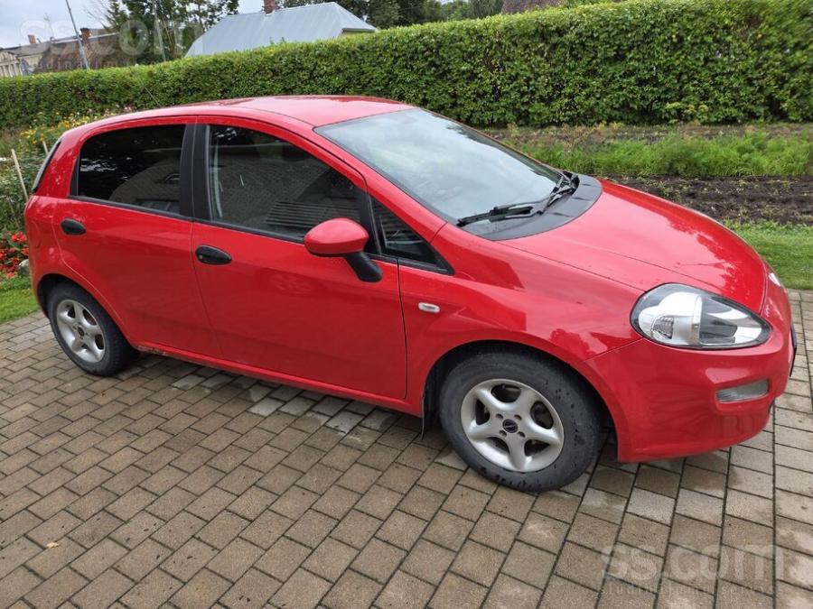 Red Fiat Punto 2012 in Riga, with an engine capacity of 1.30 L and mileage of 202 thousand km for 2450 €, photo 3 on AUTOMOTO.COM.LV