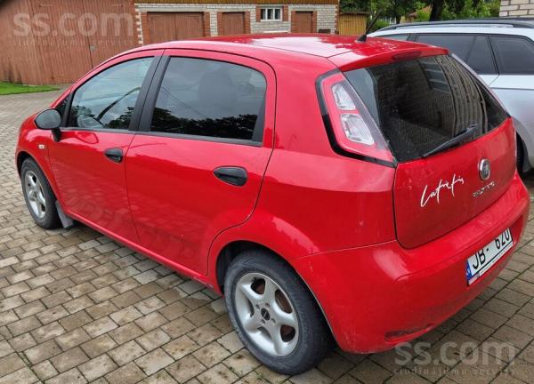 Red Fiat Punto 2012 in Riga, with an engine capacity of 1.30 L and mileage of 202 thousand km for 2450 €, photo 6 on AUTOMOTO.COM.LV