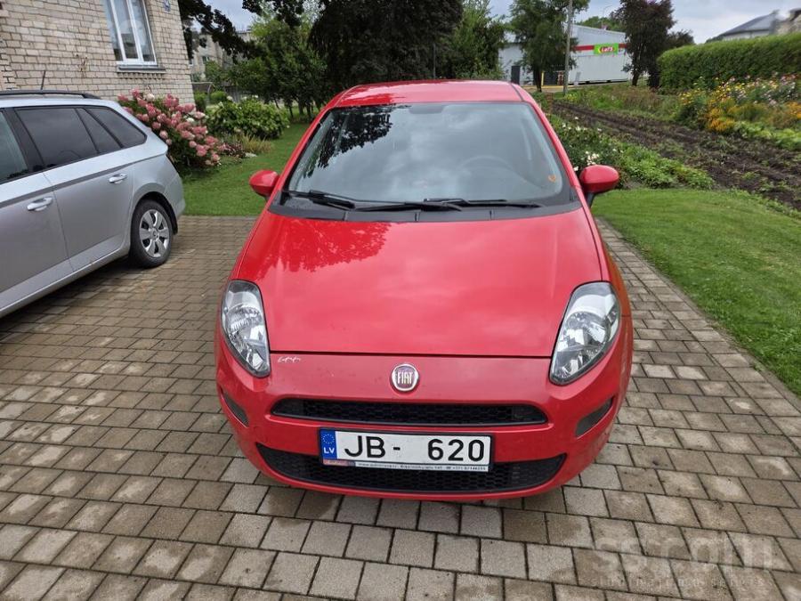 Red Fiat Punto 2012 in Riga, with an engine capacity of 1.30 L and mileage of 202 thousand km for 2450 €, photo 9 on AUTOMOTO.COM.LV