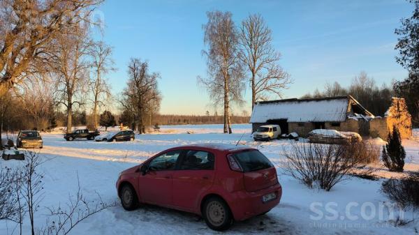 Red Fiat Punto 2013 in Riga, with an engine capacity of 1.30 L and mileage of 199 thousand km for 1500 €, photo 2 on AUTOMOTO.COM.LV