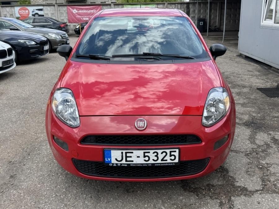 Red Fiat Punto 2013 in Riga, with an engine capacity of 1.30 L and mileage of 198 thousand km for 2100 €, photo 10 on AUTOMOTO.COM.LV