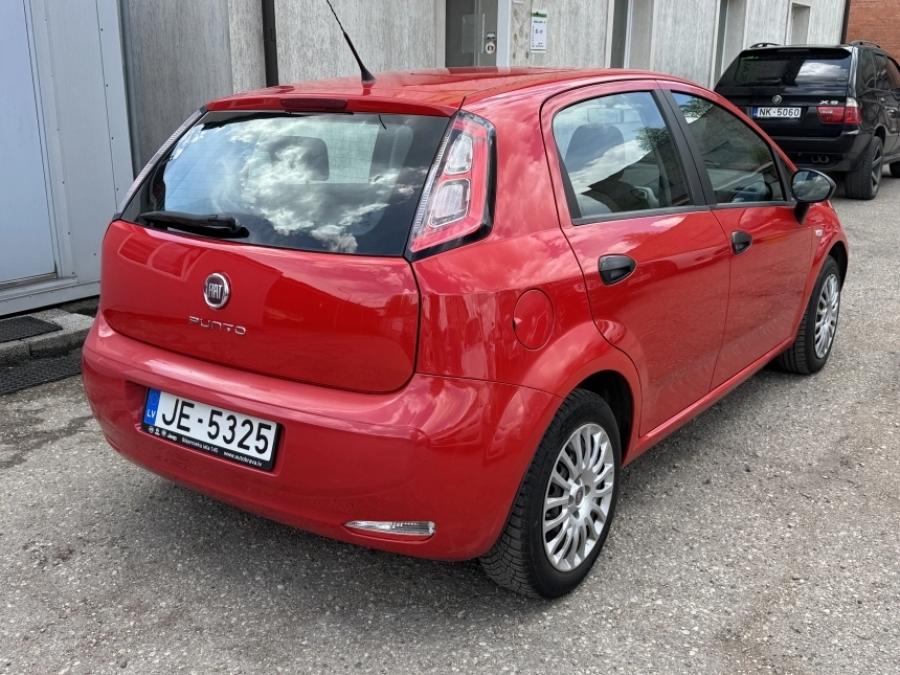 Red Fiat Punto 2013 in Riga, with an engine capacity of 1.30 L and mileage of 198 thousand km for 2100 €, photo 13 on AUTOMOTO.COM.LV