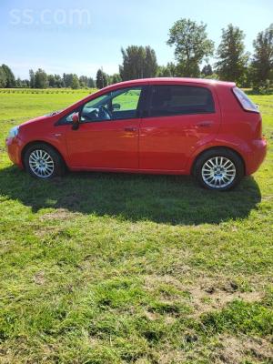 Red Fiat Punto 2013 in Riga, with an engine capacity of 1.20 L and mileage of 166 thousand km for 2100 €, photo 3 on AUTOMOTO.COM.LV