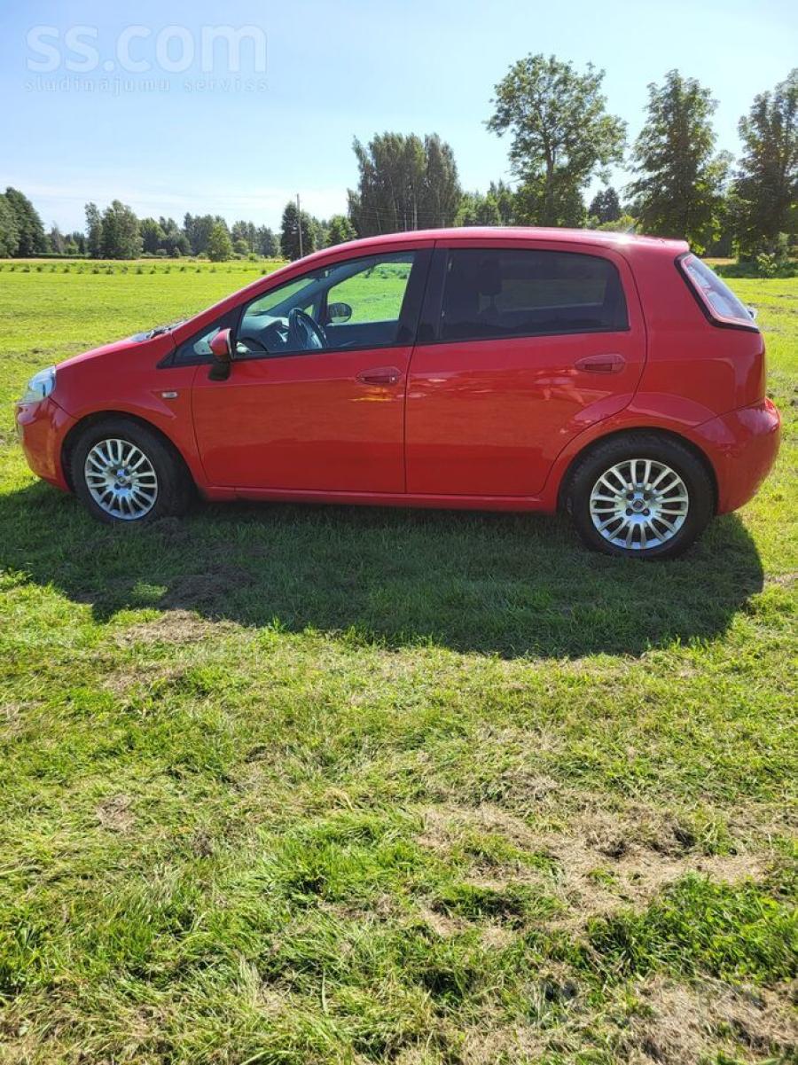 Red Fiat Punto 2013 in Riga, with an engine capacity of 1.20 L and mileage of 166 thousand km for 2100 €, photo 3 on AUTOMOTO.COM.LV