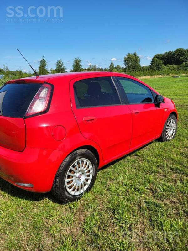 Sarkans Fiat Punto 2013 Rīga, ar dzinēja tilpumu 1.20 L un nobraukumu 166 tūkst. km par 2100 €, foto 4 vietnē AUTOMOTO.COM.LV