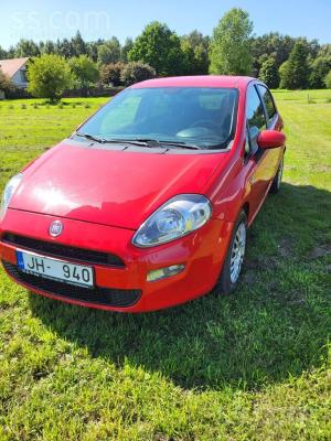 Red Fiat Punto 2013 in Riga, with an engine capacity of 1.20 L and mileage of 166 thousand km for 2100 €, photo 9 on AUTOMOTO.COM.LV
