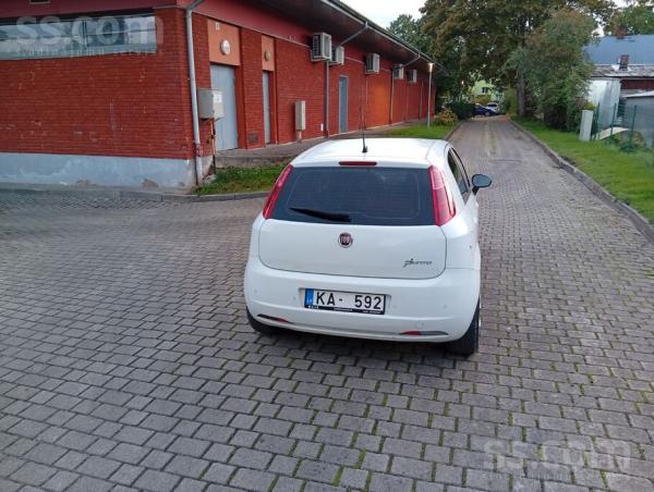 Fiat Punto 2008 Cēsis vietnē Balts Fiat Punto 2008 Cēsis, ar dzinēja tilpumu 1.30 L un nobraukumu 186 tūkst. km par 2200 €, foto 5 vietnē AUTOMOTO.COM.LV