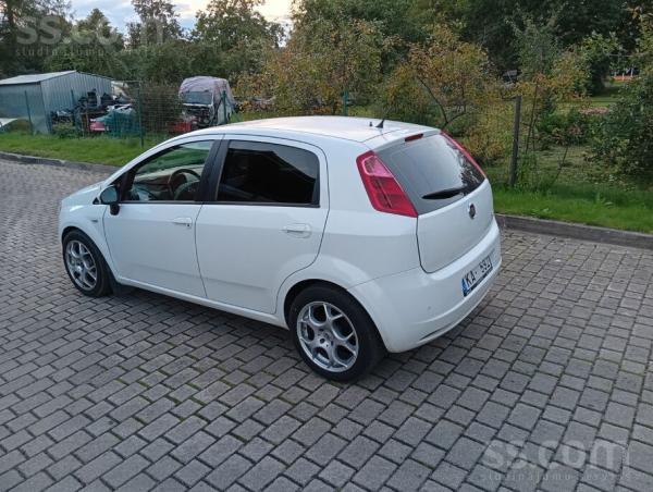 Fiat Punto 2008 Cēsis vietnē Balts Fiat Punto 2008 Cēsis, ar dzinēja tilpumu 1.30 L un nobraukumu 186 tūkst. km par 2200 €, foto 8 vietnē AUTOMOTO.COM.LV