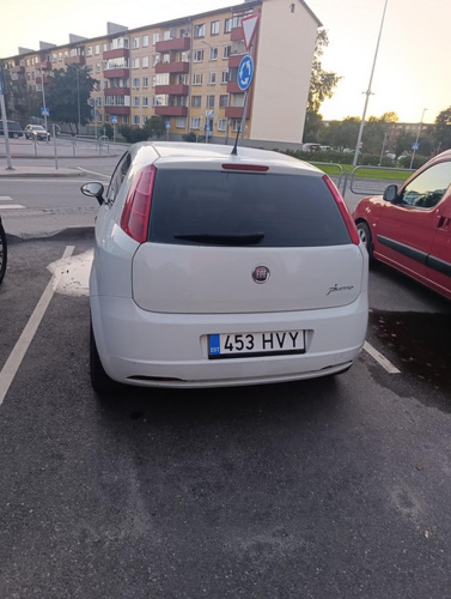 White Fiat Punto 2010 in Johvi, with an engine capacity of 0.00 L and mileage of 300 thousand km for 500 €, photo 6 on AUTOMOTO.COM.LV