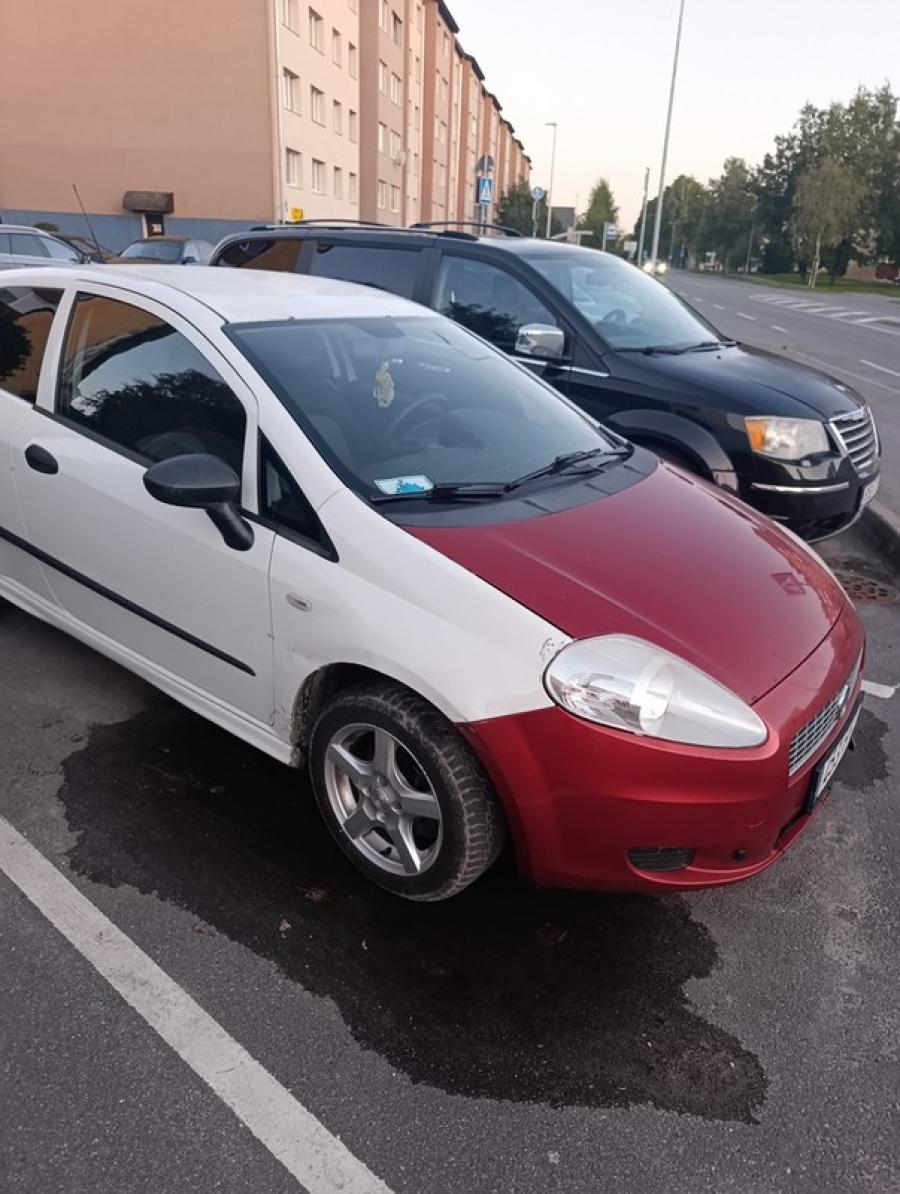 White Fiat Punto 2010 in Johvi, with an engine capacity of 0.00 L and mileage of 300 thousand km for 500 €, photo 9 on AUTOMOTO.COM.LV
