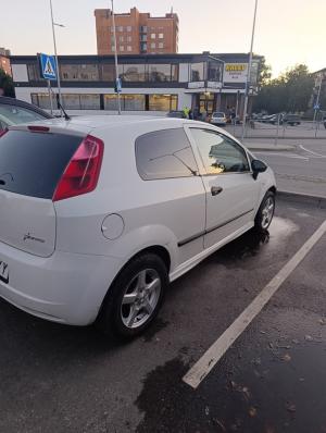 White Fiat Punto 2010 in Johvi, with an engine capacity of 0.00 L and mileage of 300 thousand km for 500 €, photo 10 on AUTOMOTO.COM.LV