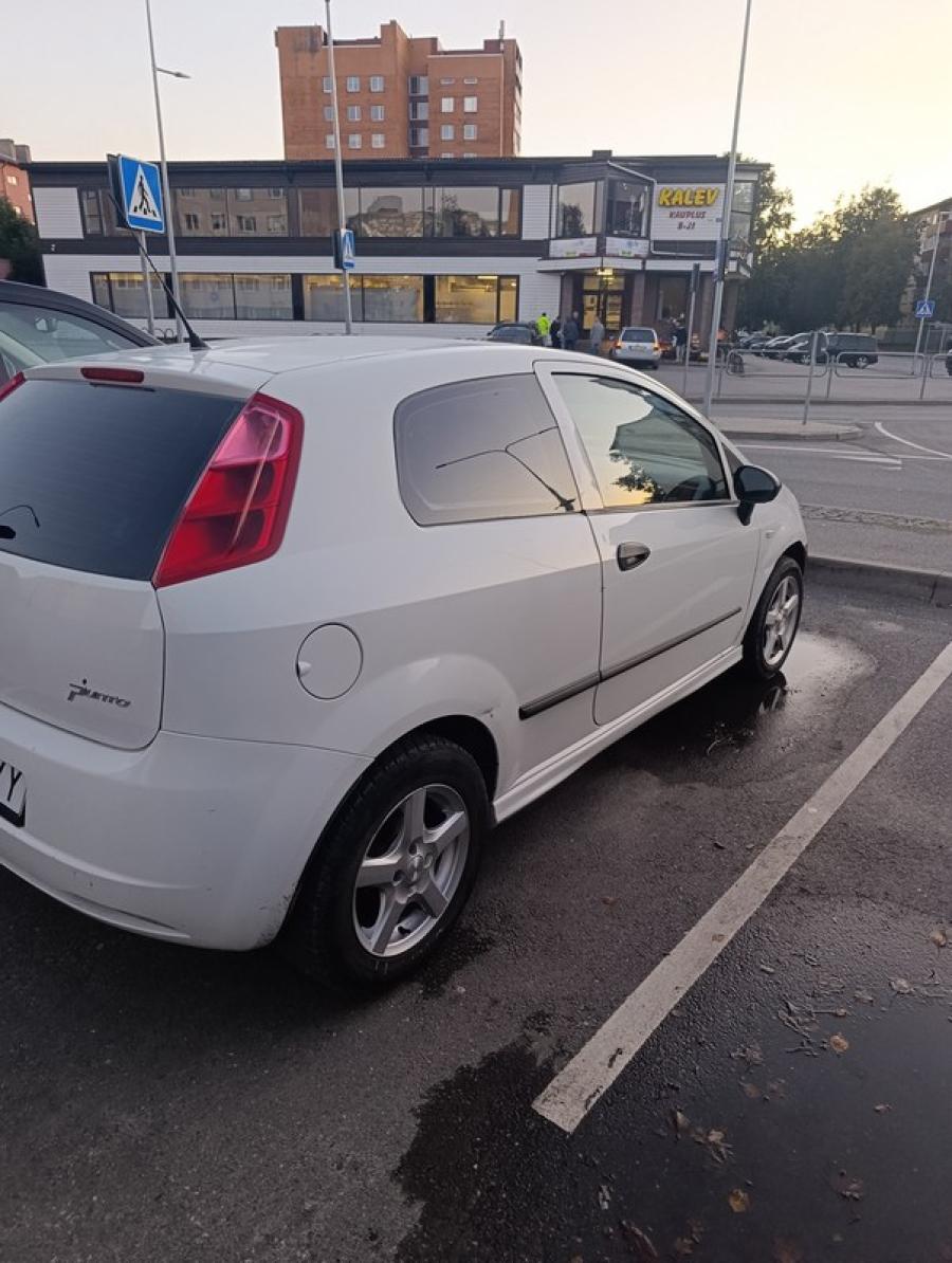 White Fiat Punto 2010 in Johvi, with an engine capacity of 0.00 L and mileage of 300 thousand km for 500 €, photo 10 on AUTOMOTO.COM.LV