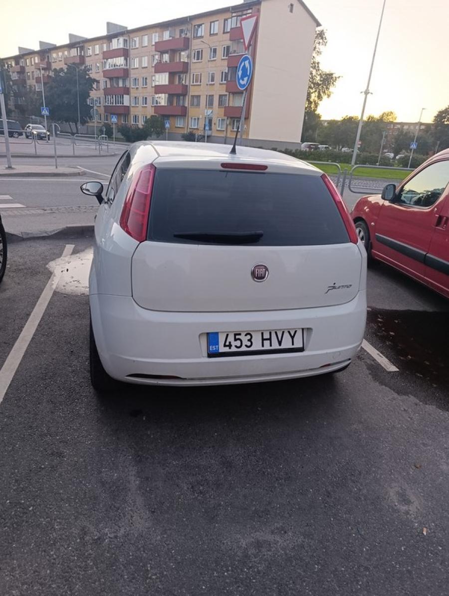 White Fiat Punto 2010 in Johvi, with an engine capacity of 0.00 L and mileage of 300 thousand km for 500 €, photo 11 on AUTOMOTO.COM.LV