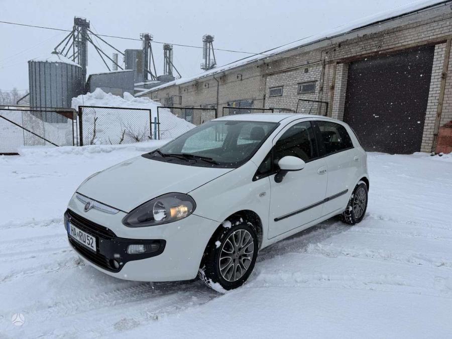 Balts Fiat Punto 2011 Panevēža, ar dzinēja tilpumu 1.24 L un nobraukumu 226 tūkst. km par 2800 €, foto 1 vietnē AUTOMOTO.COM.LV