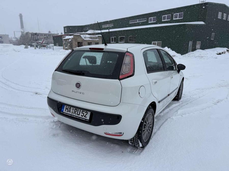 Balts Fiat Punto 2011 Panevēža, ar dzinēja tilpumu 1.24 L un nobraukumu 226 tūkst. km par 2800 €, foto 5 vietnē AUTOMOTO.COM.LV