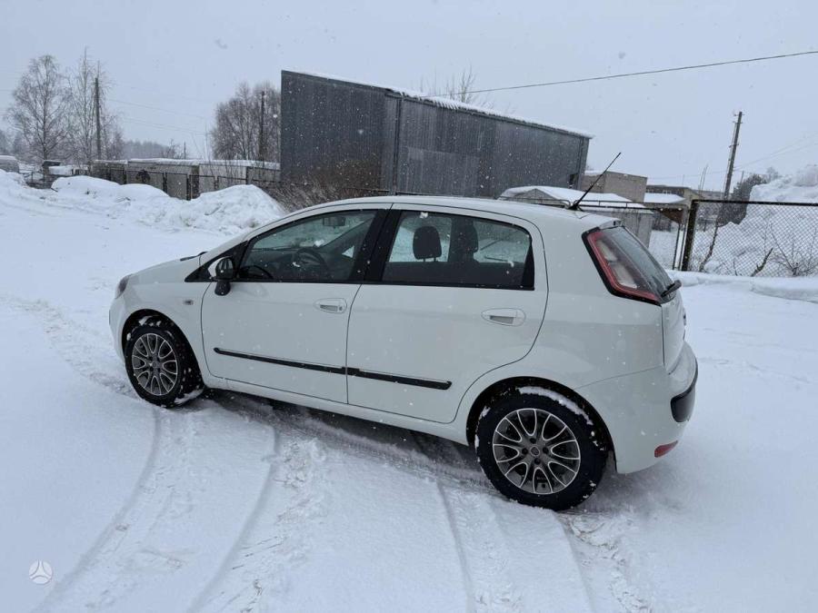 Balts Fiat Punto 2011 Panevēža, ar dzinēja tilpumu 1.24 L un nobraukumu 226 tūkst. km par 2800 €, foto 9 vietnē AUTOMOTO.COM.LV