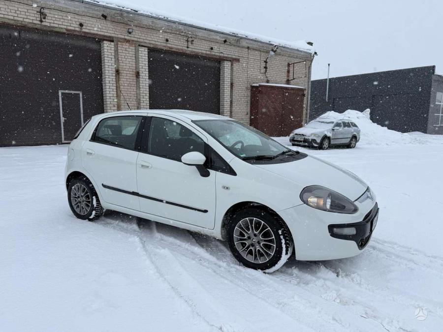 Balts Fiat Punto 2011 Panevēža, ar dzinēja tilpumu 1.24 L un nobraukumu 226 tūkst. km par 2800 €, foto 10 vietnē AUTOMOTO.COM.LV