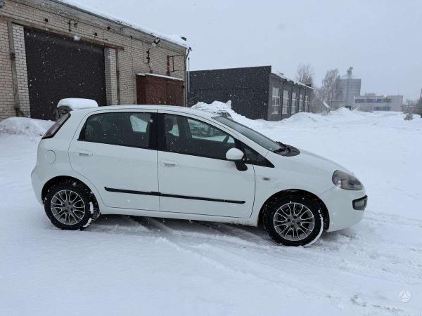 Balts Fiat Punto 2011 Panevēža, ar dzinēja tilpumu 1.24 L un nobraukumu 226 tūkst. km par 2800 €, foto 11 vietnē AUTOMOTO.COM.LV