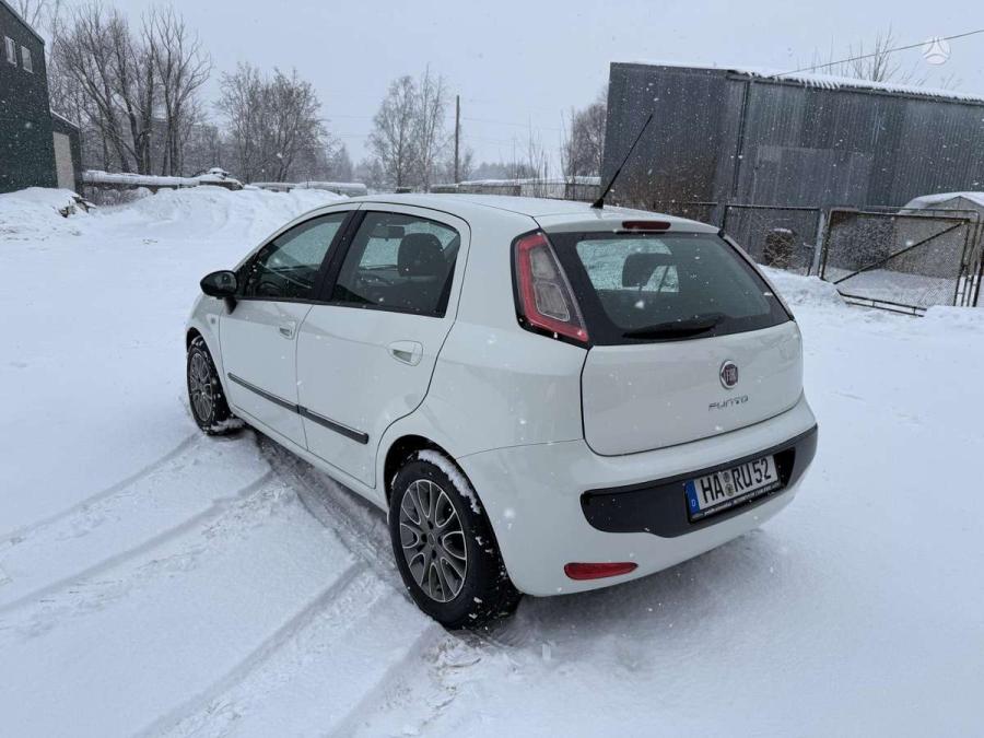 Balts Fiat Punto 2011 Panevēža, ar dzinēja tilpumu 1.24 L un nobraukumu 226 tūkst. km par 2800 €, foto 12 vietnē AUTOMOTO.COM.LV