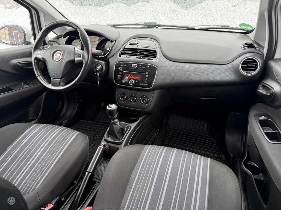 Balts Fiat Punto 2011 Panevēža, ar dzinēja tilpumu 1.24 L un nobraukumu 226 tūkst. km par 2800 €, foto 17 vietnē AUTOMOTO.COM.LV