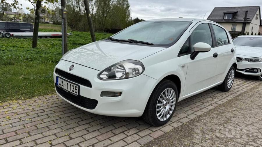 Balts Fiat Punto 2012 Rīga, ar dzinēja tilpumu 1.30 L un nobraukumu 290 tūkst. km par 2390 €, foto 3 vietnē AUTOMOTO.COM.LV