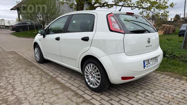 White Fiat Punto 2012 in Riga, with an engine capacity of 1.30 L and mileage of 290 thousand km for 2390 €, photo 3 on AUTOMOTO.COM.LV