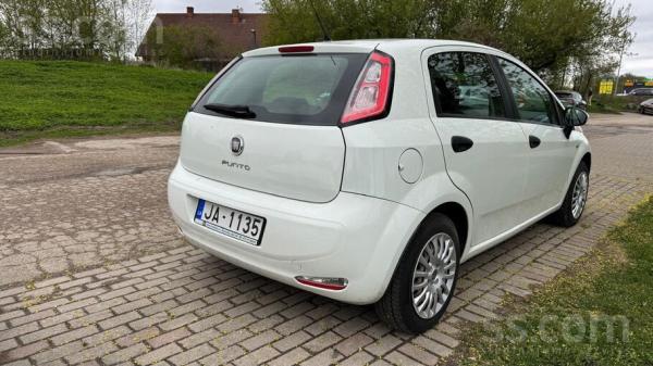 White Fiat Punto 2012 in Riga, with an engine capacity of 1.30 L and mileage of 290 thousand km for 2390 €, photo 4 on AUTOMOTO.COM.LV