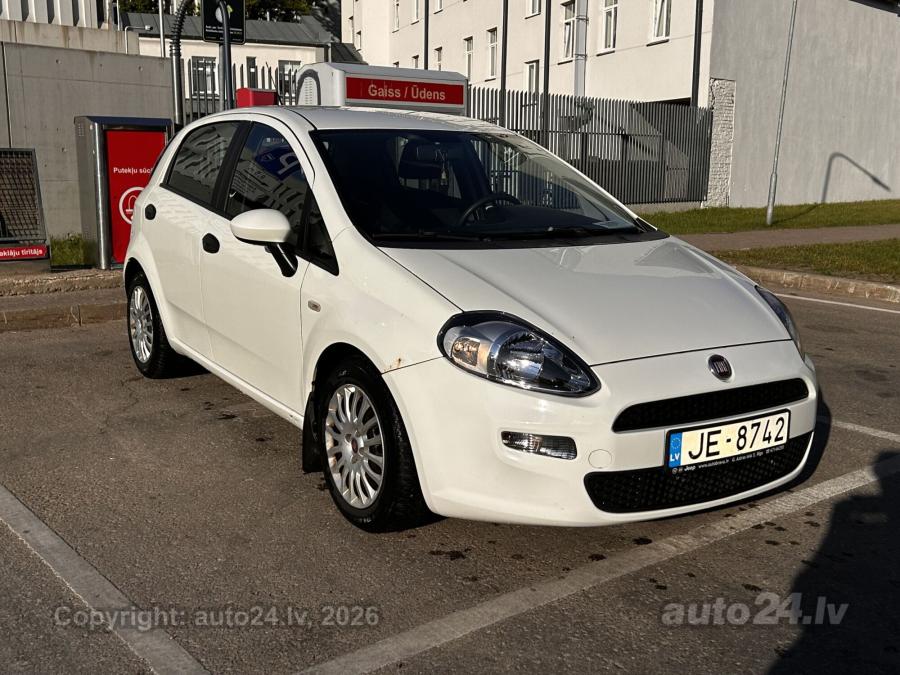 White Fiat Punto 2013 in Riga, with an engine capacity of 1.20 L and mileage of 167 thousand km for 1000 €, photo 3 on AUTOMOTO.COM.LV