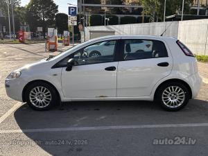 White Fiat Punto 2013 in Riga, with an engine capacity of 1.20 L and mileage of 167 thousand km for 1000 €, photo 5 on AUTOMOTO.COM.LV