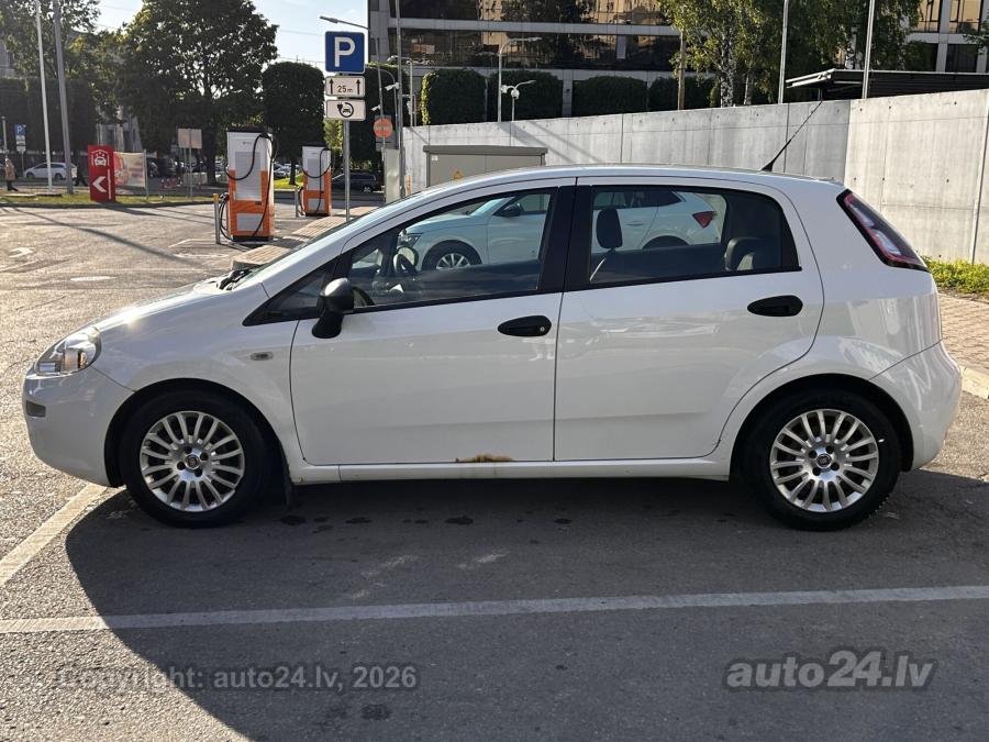 White Fiat Punto 2013 in Riga, with an engine capacity of 1.20 L and mileage of 167 thousand km for 1000 €, photo 5 on AUTOMOTO.COM.LV
