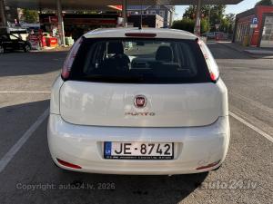 White Fiat Punto 2013 in Riga, with an engine capacity of 1.20 L and mileage of 167 thousand km for 1000 €, photo 6 on AUTOMOTO.COM.LV
