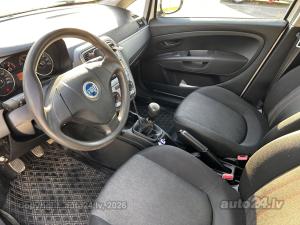 White Fiat Punto 2013 in Riga, with an engine capacity of 1.20 L and mileage of 167 thousand km for 1000 €, photo 9 on AUTOMOTO.COM.LV