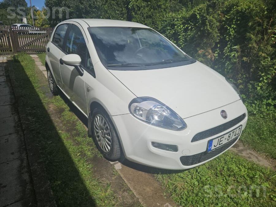 Balts Fiat Punto 2013 Rīga, ar dzinēja tilpumu 1.30 L un nobraukumu 167 tūkst. km par 3298 €, foto 3 vietnē AUTOMOTO.COM.LV