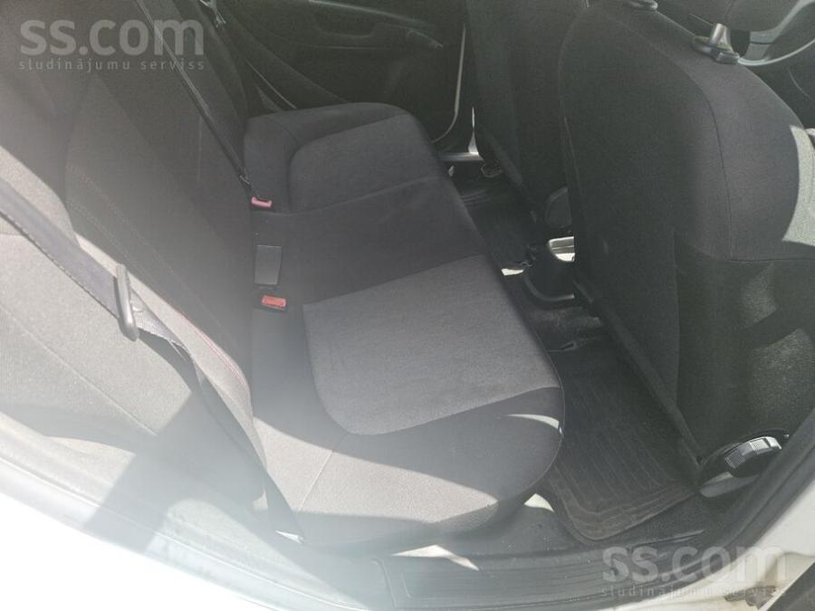 Balts Fiat Punto 2013 Rīga, ar dzinēja tilpumu 1.30 L un nobraukumu 167 tūkst. km par 3298 €, foto 8 vietnē AUTOMOTO.COM.LV