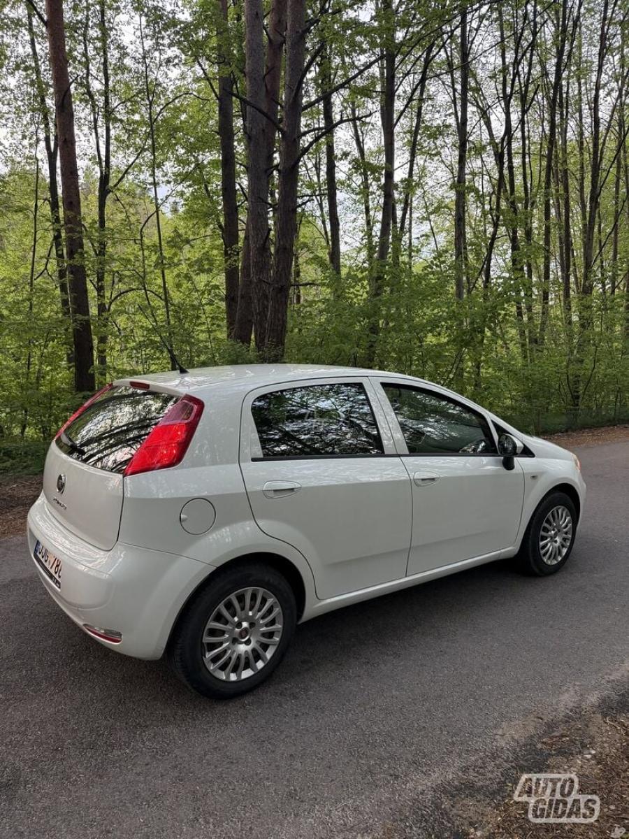 White Fiat Punto 2016 in Vilnius, with an engine capacity of 1.20 L and mileage of 127 thousand km for 4300 €, photo 5 on AUTOMOTO.COM.LV