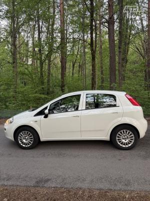 White Fiat Punto 2016 in Vilnius, with an engine capacity of 1.20 L and mileage of 127 thousand km for 4300 €, photo 9 on AUTOMOTO.COM.LV