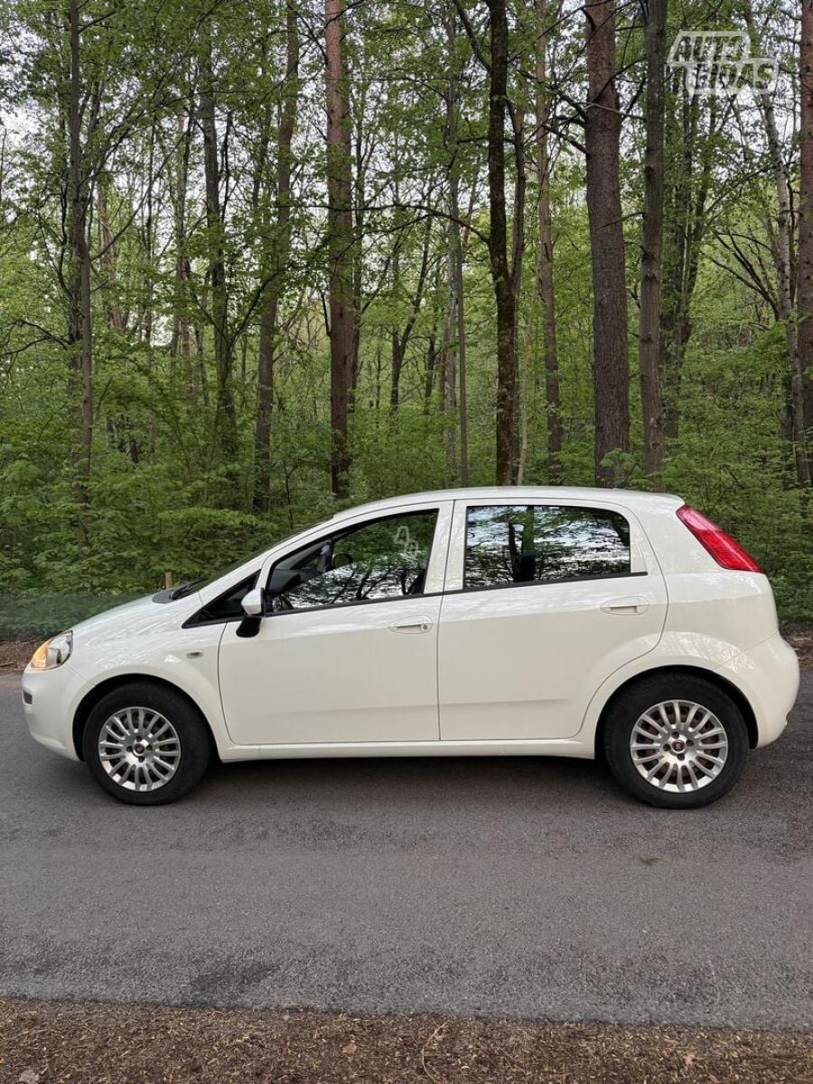 White Fiat Punto 2016 in Vilnius, with an engine capacity of 1.20 L and mileage of 127 thousand km for 4300 €, photo 9 on AUTOMOTO.COM.LV