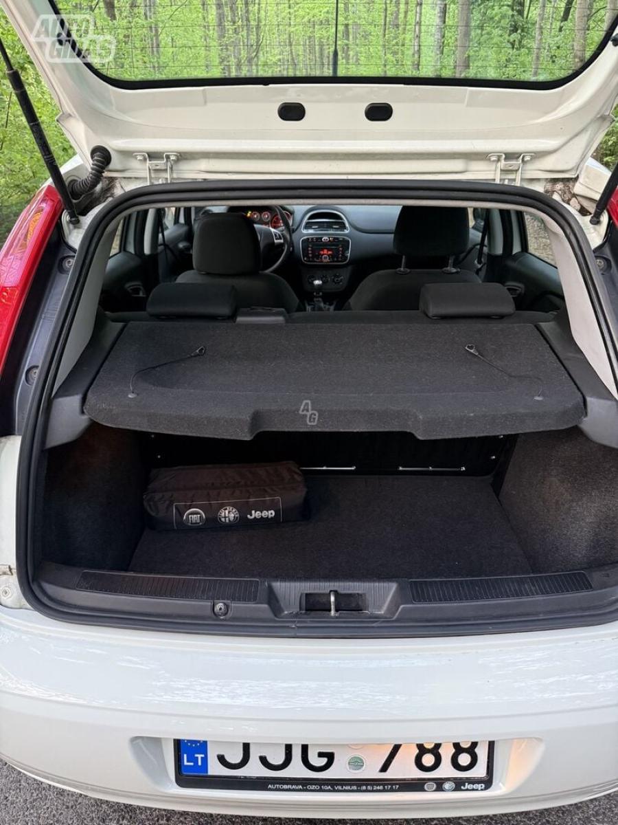 White Fiat Punto 2016 in Vilnius, with an engine capacity of 1.20 L and mileage of 127 thousand km for 4300 €, photo 13 on AUTOMOTO.COM.LV