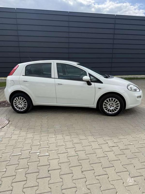 Balts Fiat Punto 2016 Viļņa, ar dzinēja tilpumu 1.24 L un nobraukumu 129 tūkst. km par 3100 €, foto 7 vietnē AUTOMOTO.COM.LV