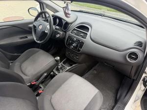 Balts Fiat Punto 2016 Viļņa, ar dzinēja tilpumu 1.24 L un nobraukumu 129 tūkst. km par 3100 €, foto 8 vietnē AUTOMOTO.COM.LV