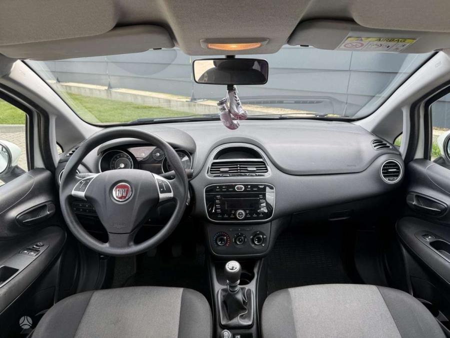 Balts Fiat Punto 2016 Viļņa, ar dzinēja tilpumu 1.24 L un nobraukumu 129 tūkst. km par 3100 €, foto 9 vietnē AUTOMOTO.COM.LV