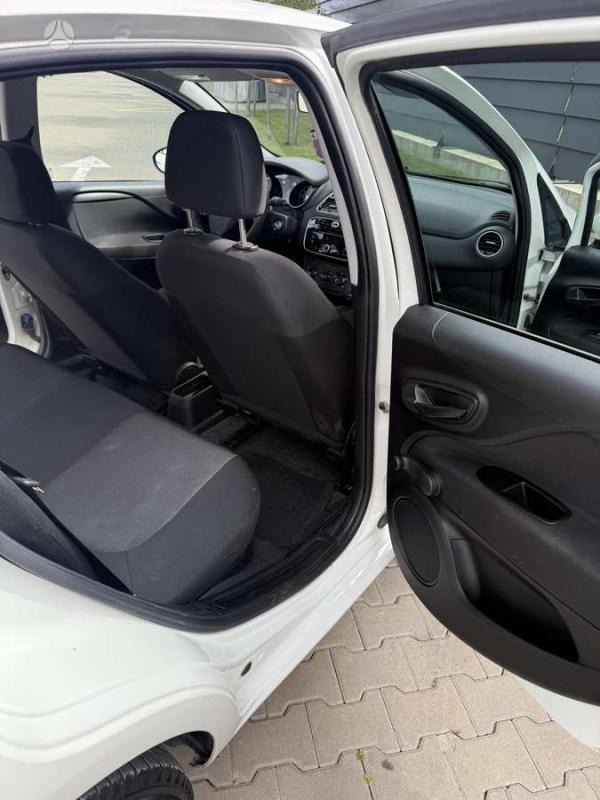 Balts Fiat Punto 2016 Viļņa, ar dzinēja tilpumu 1.24 L un nobraukumu 129 tūkst. km par 3100 €, foto 11 vietnē AUTOMOTO.COM.LV