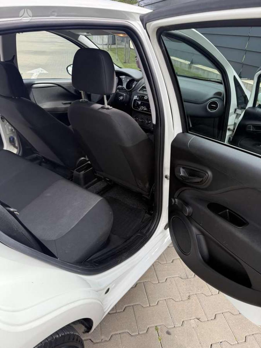 Balts Fiat Punto 2016 Viļņa, ar dzinēja tilpumu 1.24 L un nobraukumu 129 tūkst. km par 3100 €, foto 11 vietnē AUTOMOTO.COM.LV