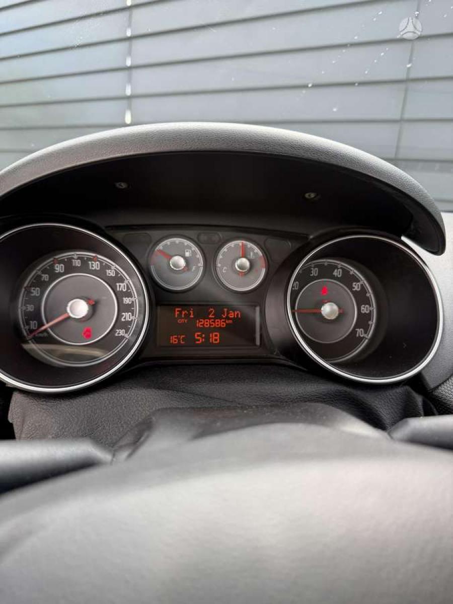 Balts Fiat Punto 2016 Viļņa, ar dzinēja tilpumu 1.24 L un nobraukumu 129 tūkst. km par 3100 €, foto 12 vietnē AUTOMOTO.COM.LV